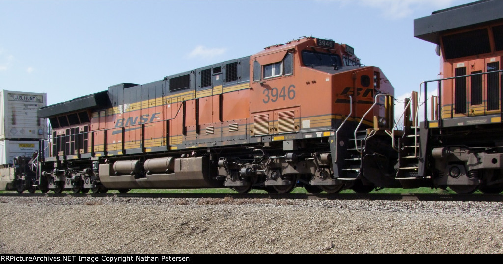 BNSF 3946